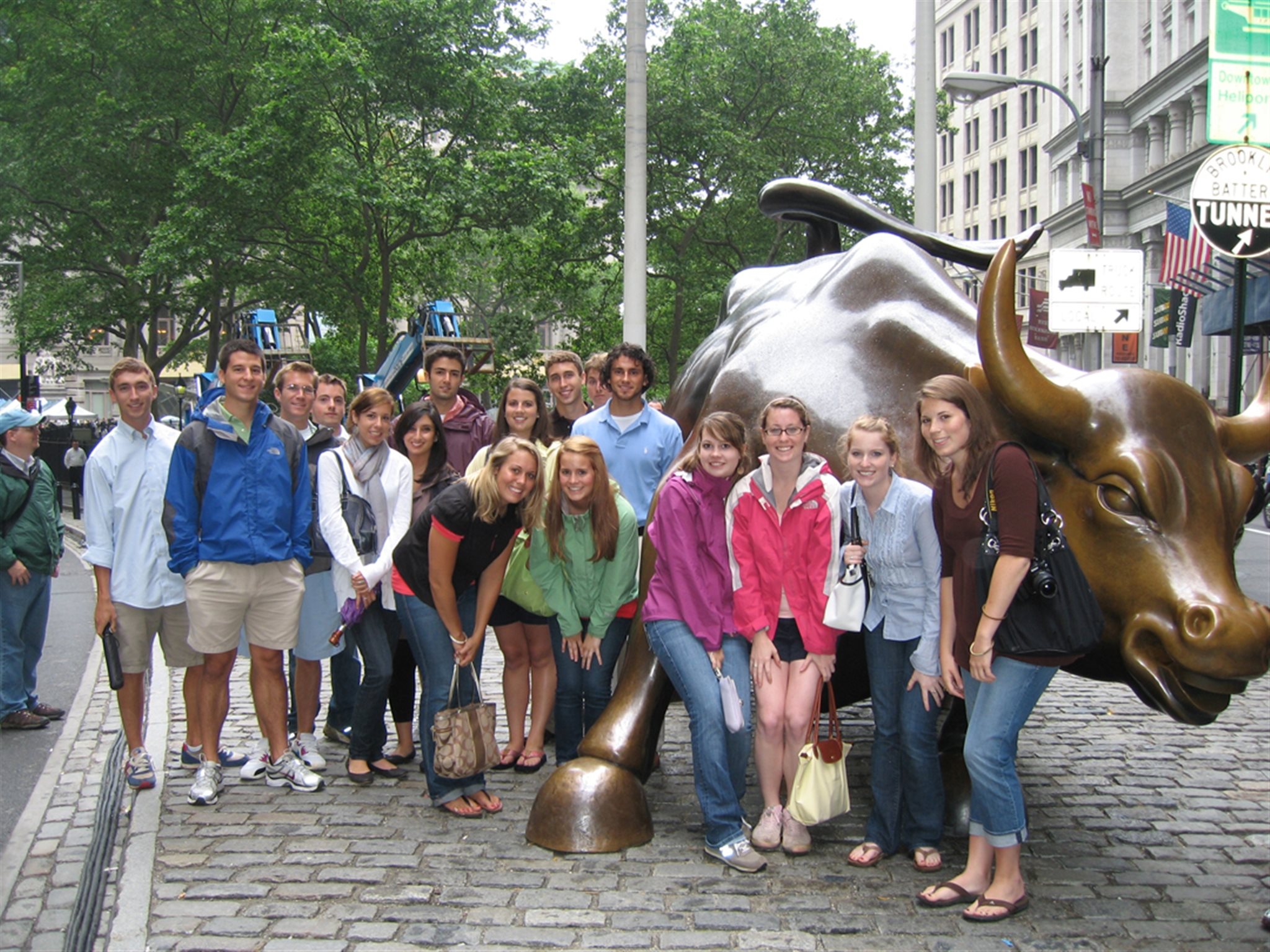 Students take part in inaugural “Elon in New York” program | Today at ...