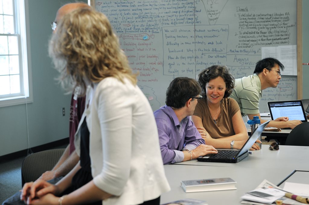 Elon launches research seminar on writing transfer | Today at Elon ...