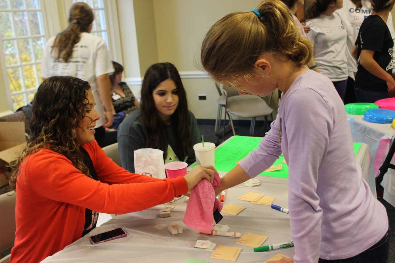 Elon students ask local children to 'Commit to Fit' | Today at Elon ...