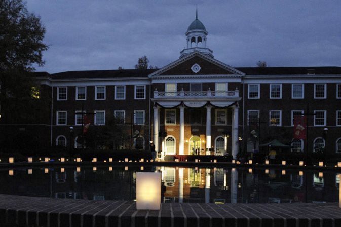 Festival of Holiday Lights to honor alumni donors | Today at Elon ...