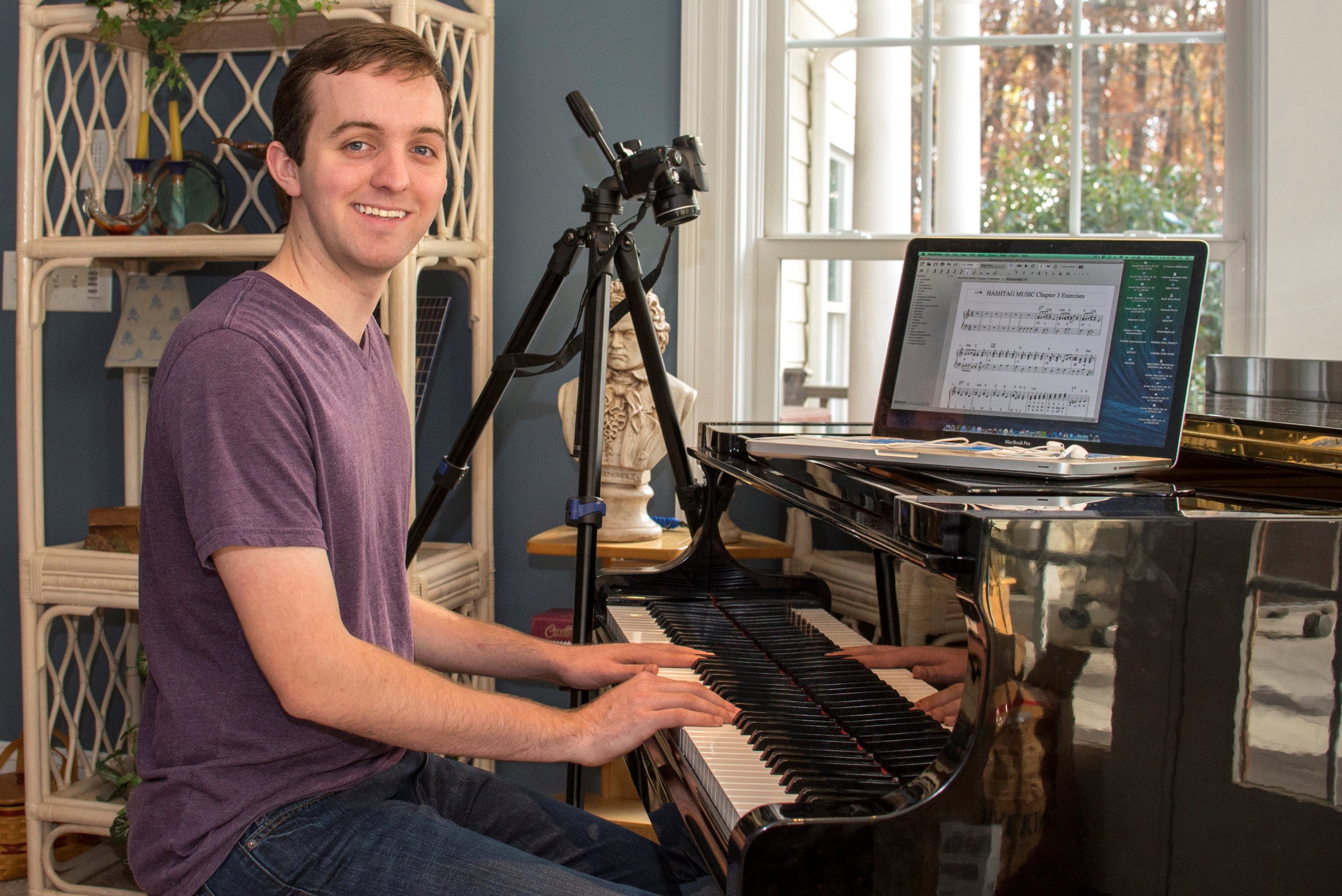 Elon senior teaches piano 15 seconds at a time | Today at Elon | Elon ...