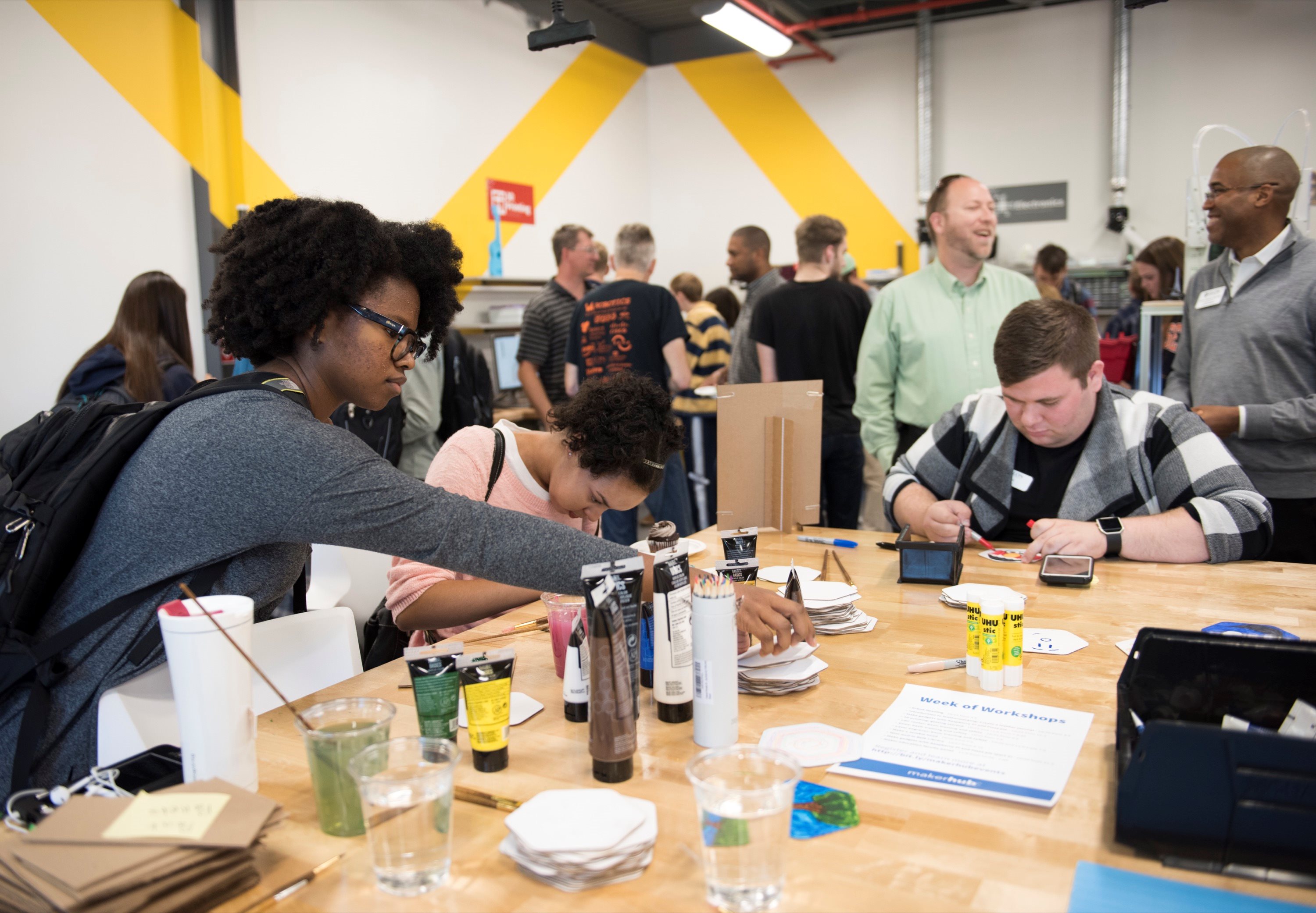 Crowd turns out to explore new Maker Hub – Downtown | Today at Elon ...