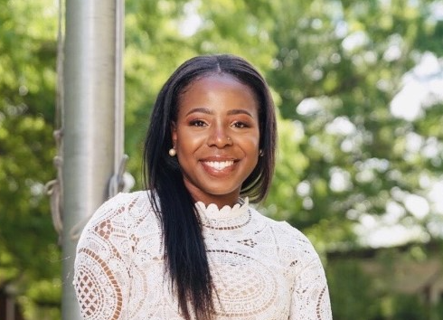 Elon BFA Acting alumna Loren Brunson ’19 pays it forward after ...