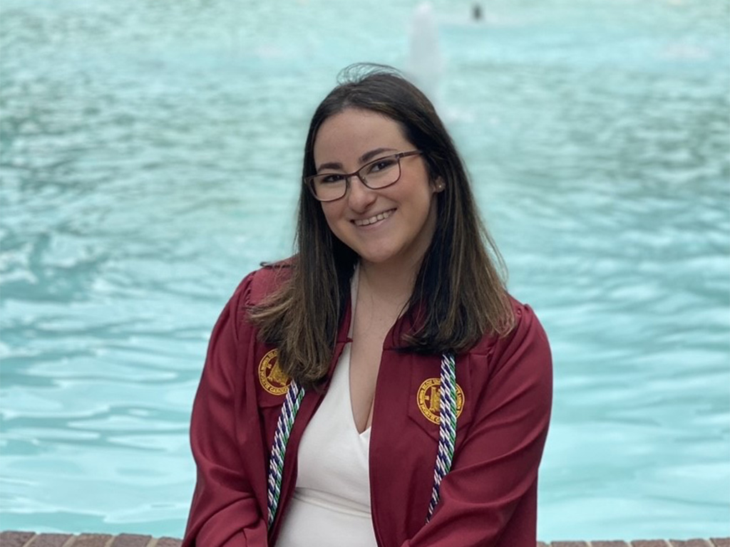 #ElonGrad 2022 spotlight: Carly DeSesa, psychology | Today at Elon ...