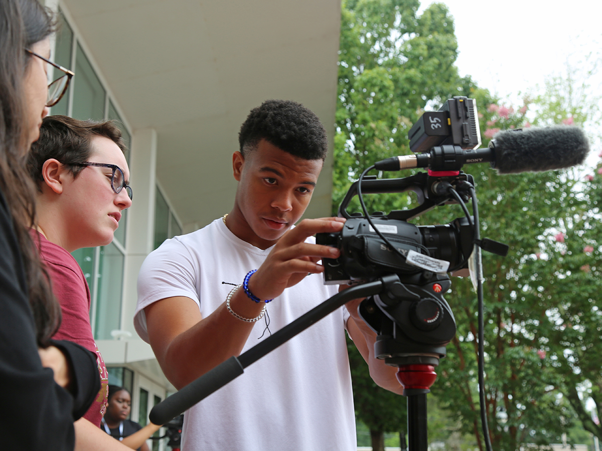 Emerging Journalists Program’s Immersion cohort exhibits curiosity and ...