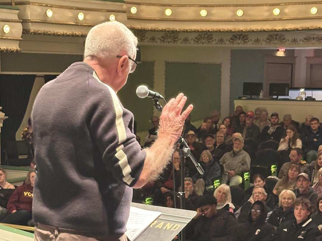 Tom Nelson screens World War II documentary at historic Kansas theater ...